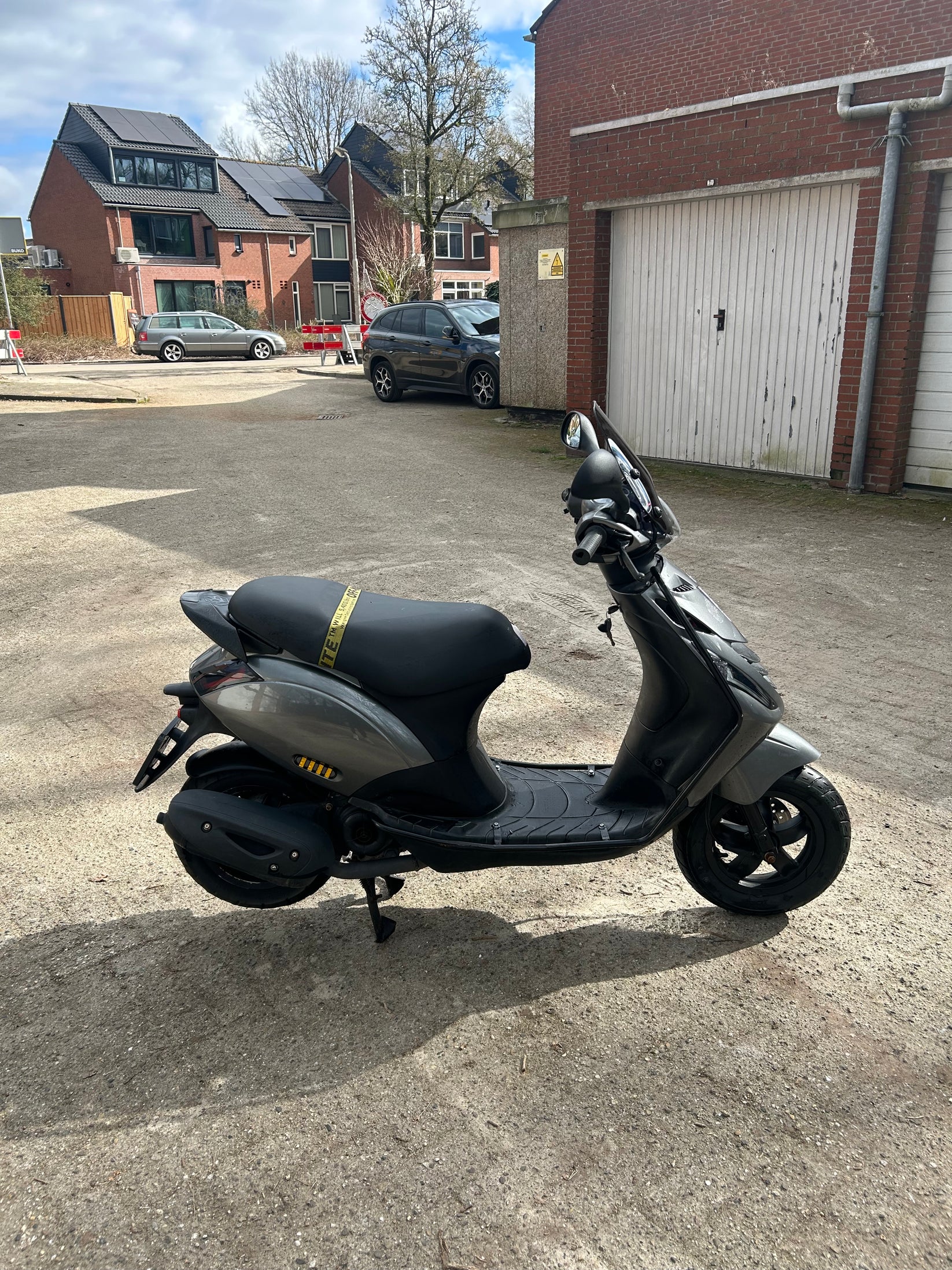 Piaggio Zip 50CC | Full Option | BJ 2023 | 4503KM| Brom – VTH Motoren